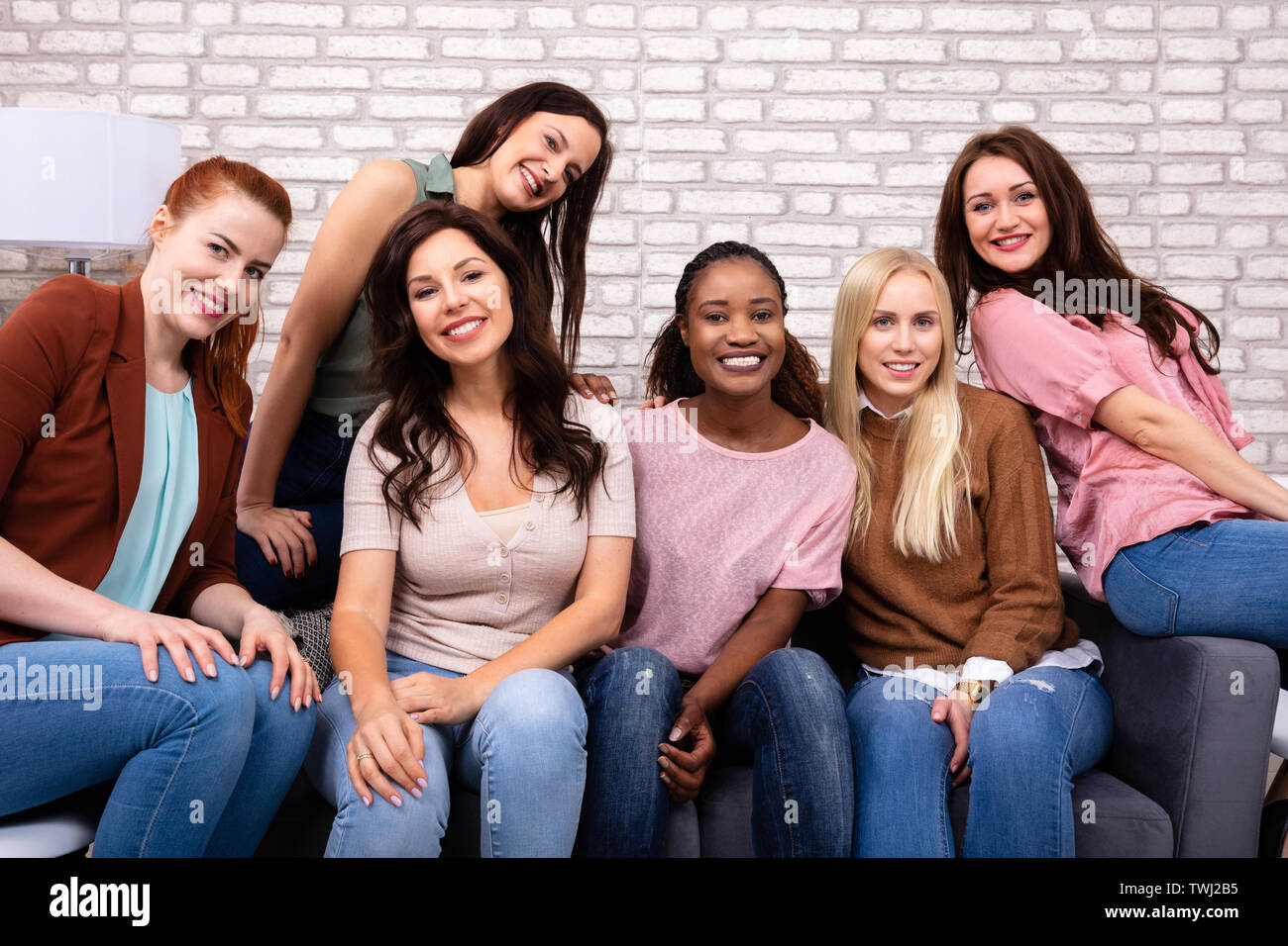 Group of women on sofa laughing hi-res stock photography and images - Alamy