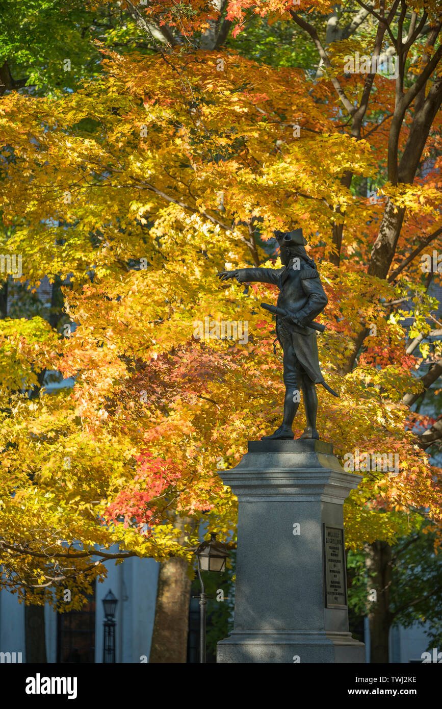 COMMODORE BARRY STATUE (© SAMUEL MURRAY 1906) INDEPENDENCE HALL YARD ...