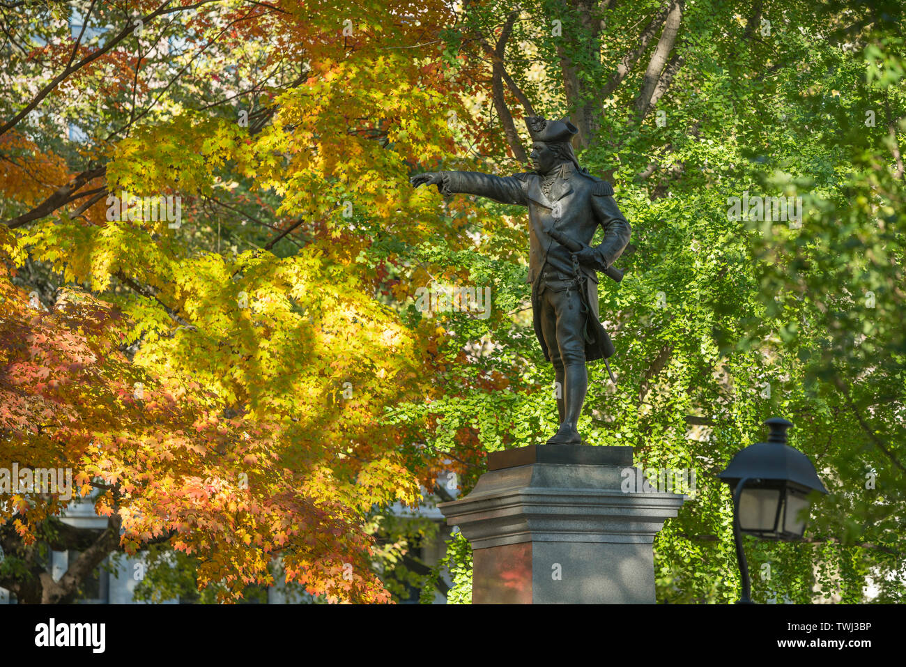 COMMODORE BARRY STATUE (© SAMUEL MURRAY 1906) INDEPENDENCE HALL YARD ...