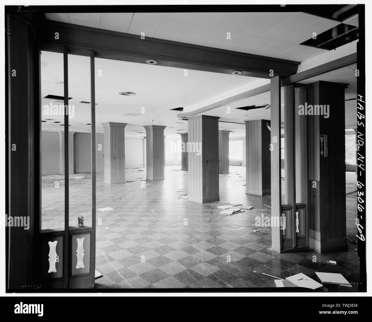 View forest hotel lake Black and White Stock Photos & Images - Alamy