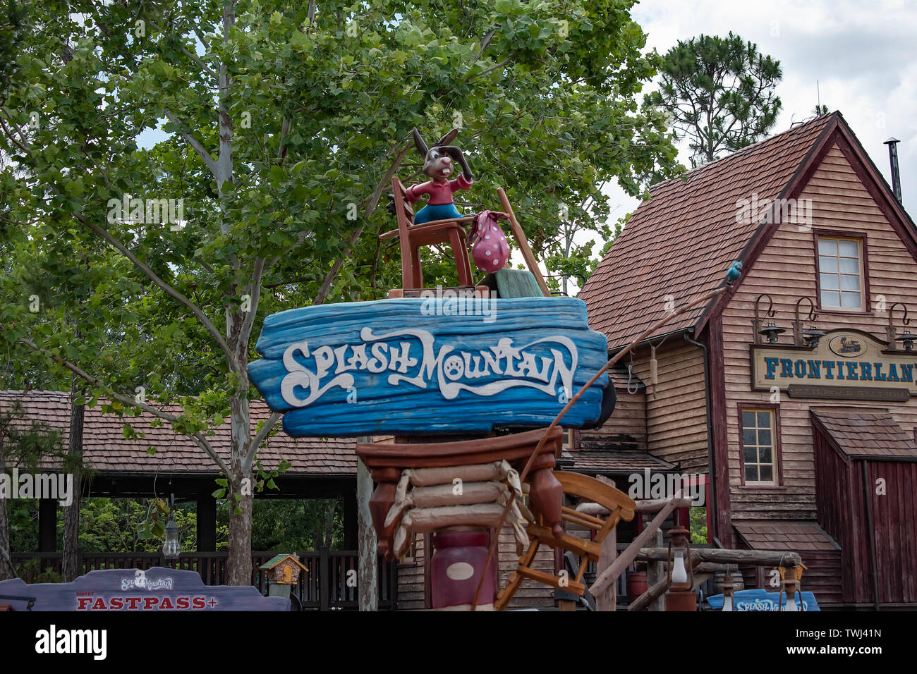 Disney Splash Mountain Logo