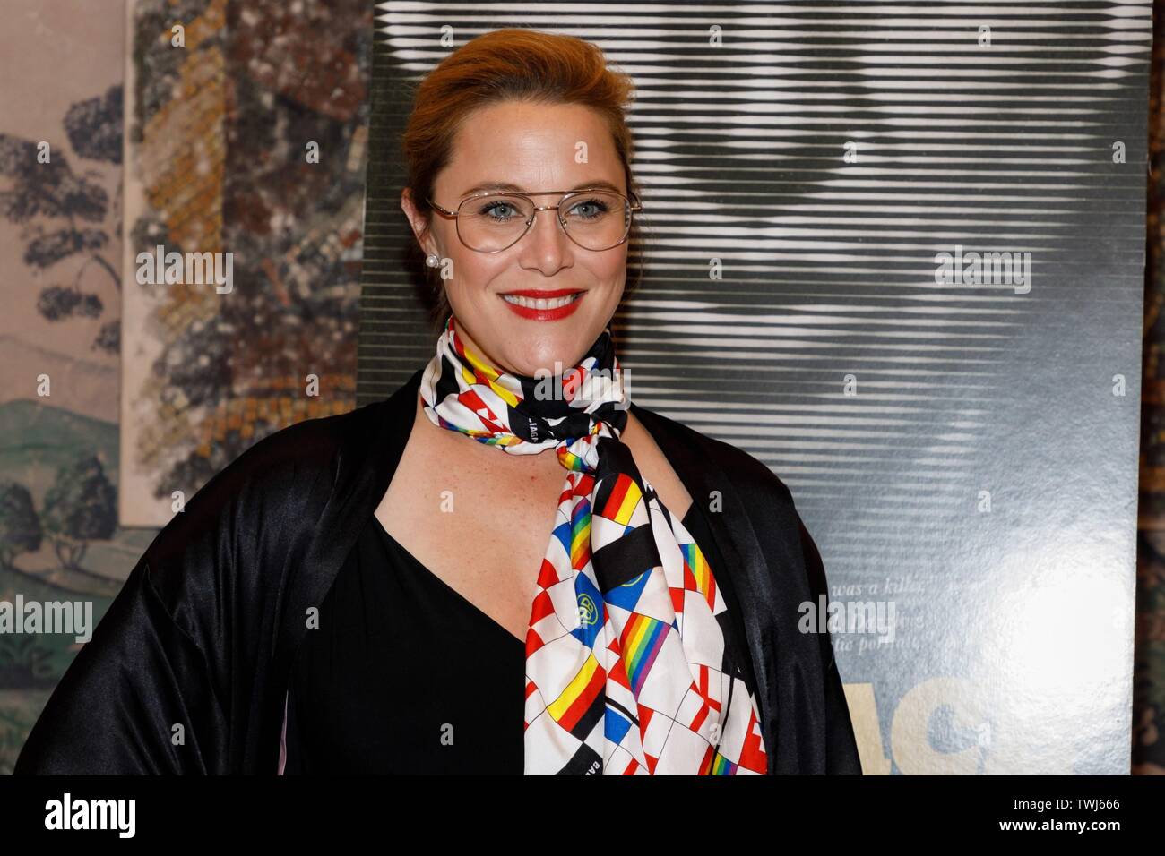 S e cupp hi-res stock photography and images - Alamy