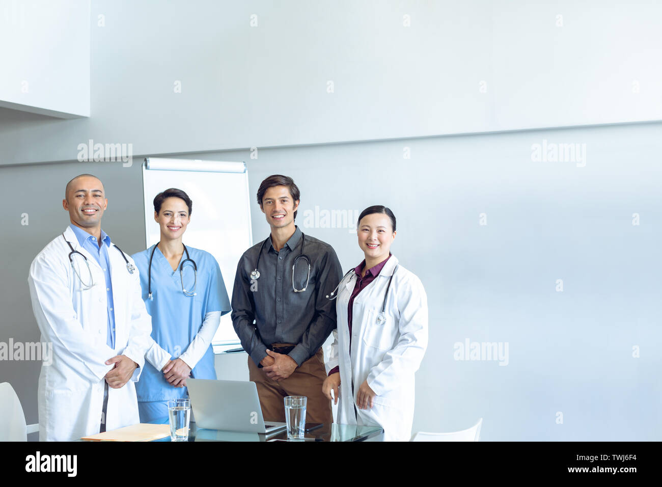 Happy hospital team hi-res stock photography and images - Alamy