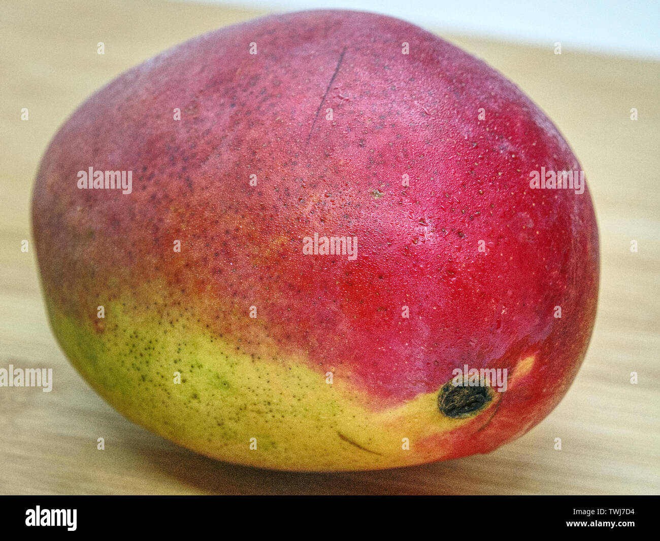 Peel fresh mango hi-res stock photography and images - Alamy