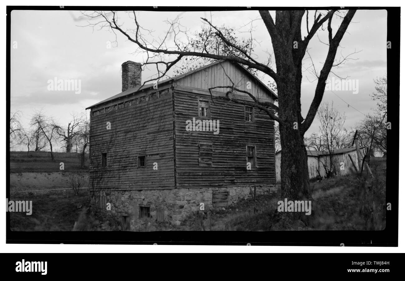 Wood log old house Cut Out Stock Images & Pictures - Alamy