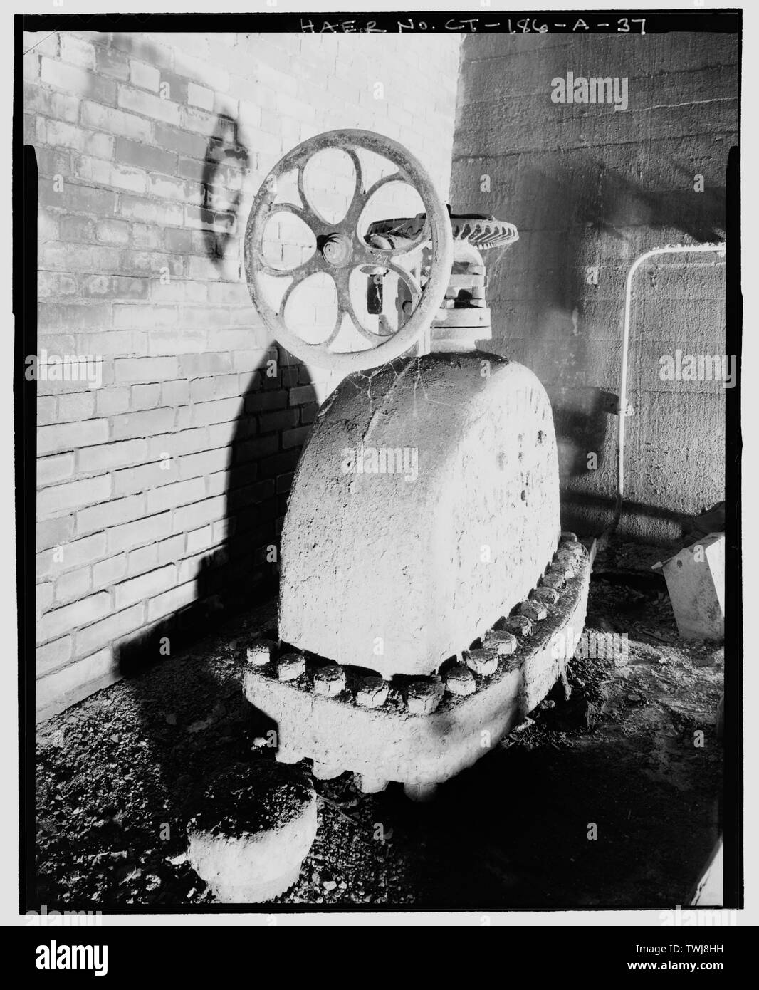 Main street armory building hi-res stock photography and images - Alamy