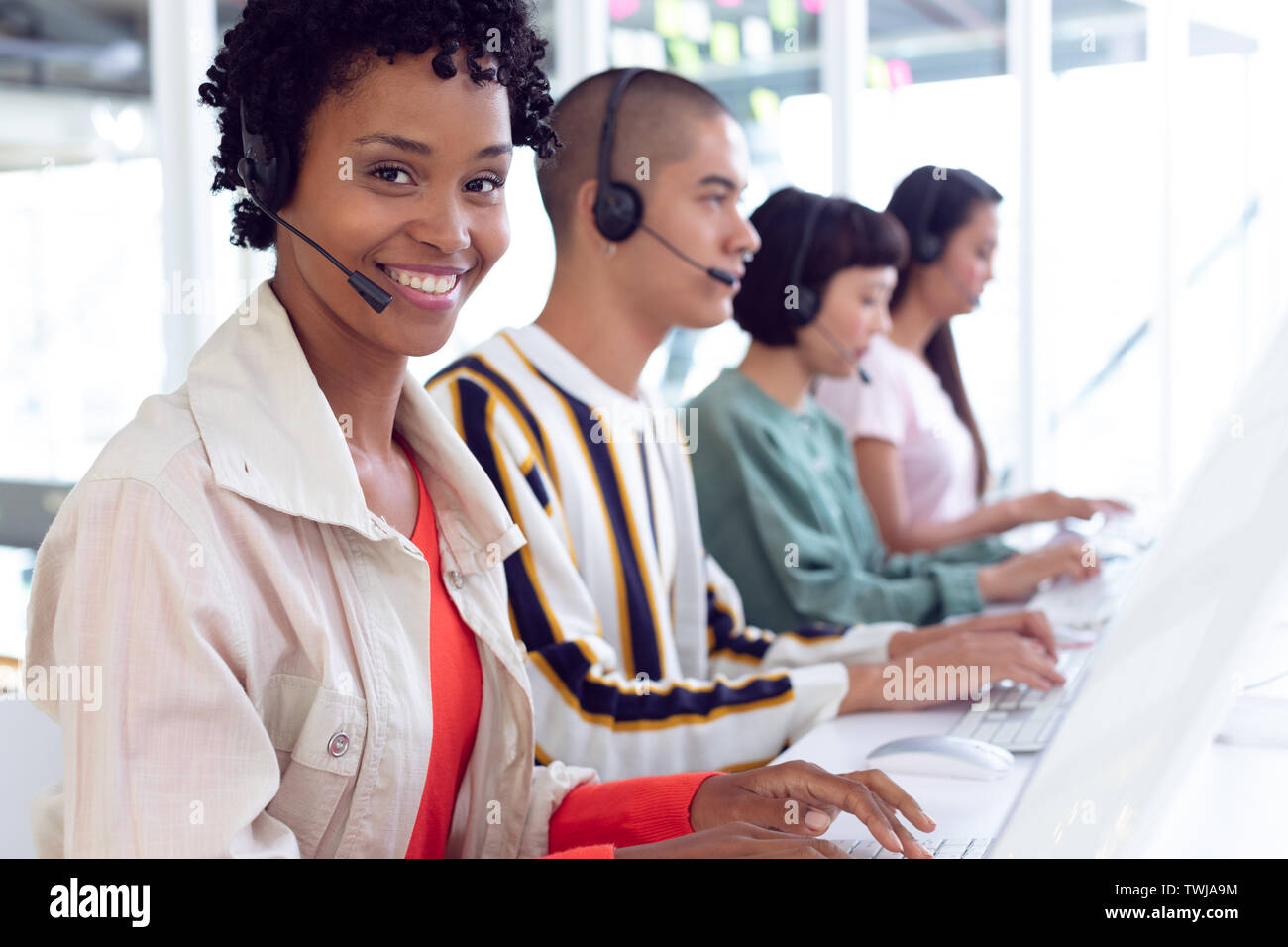 Customer calling hi-res stock photography and images - Alamy
