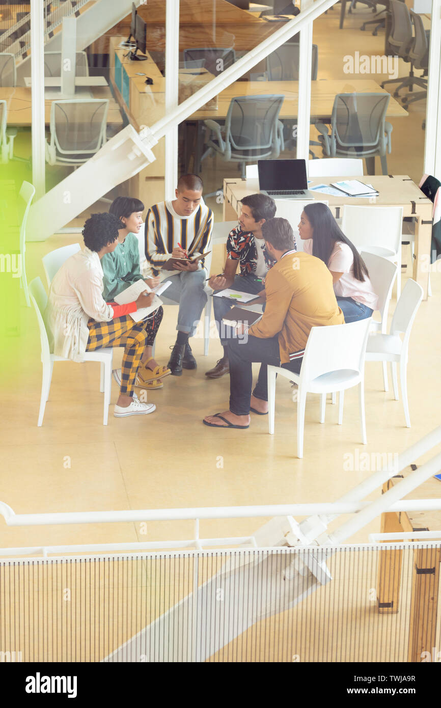 Group discussion hi-res stock photography and images - Alamy