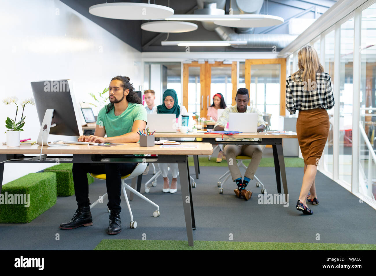 Business people working at desk in a modern office Stock Photo - Alamy