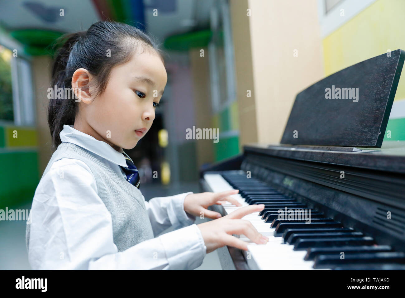 Chinese girl playing piano hi-res stock photography and images - Alamy
