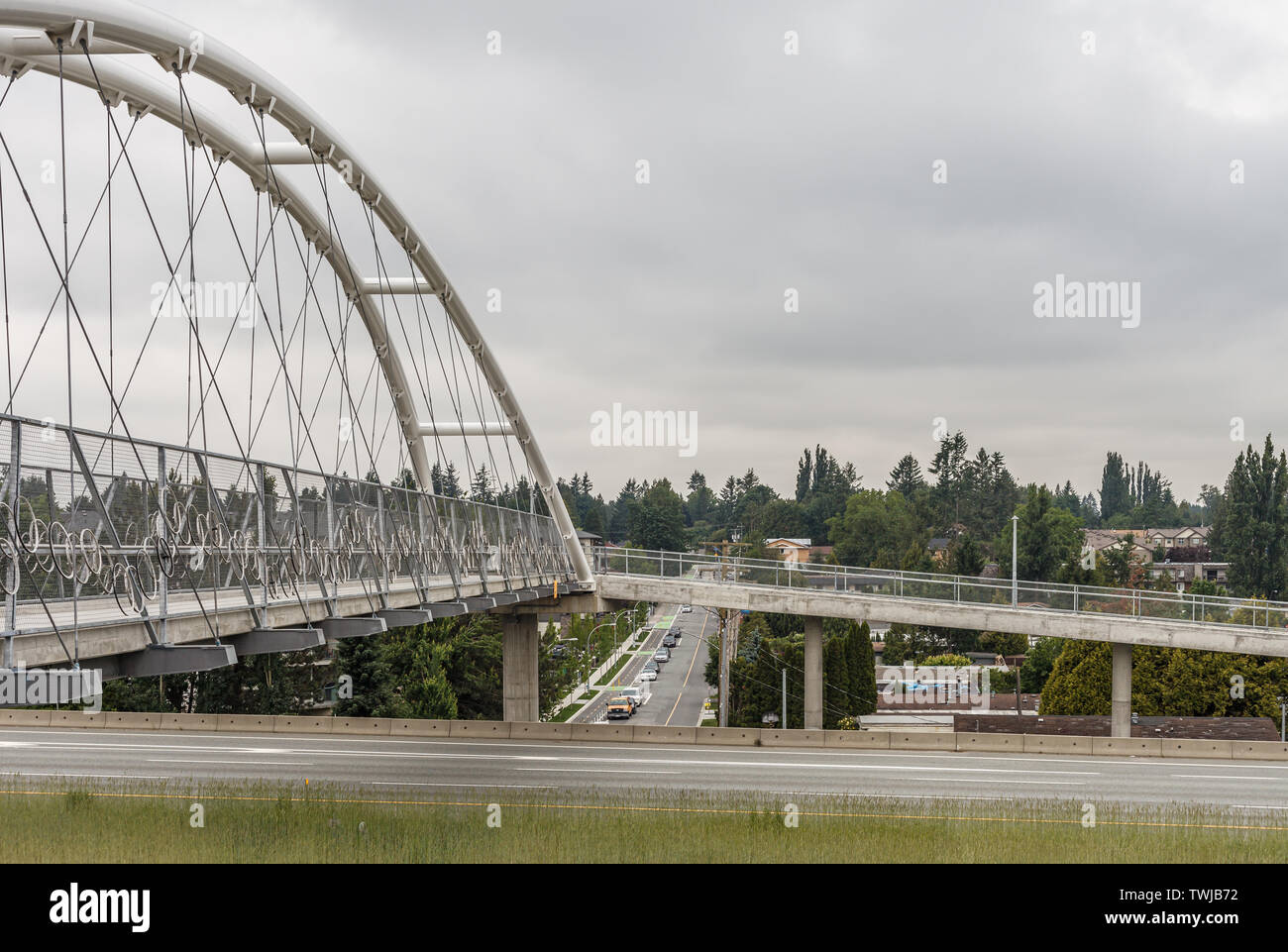 Pedestrian bridge over highway hi-res stock photography and images - Alamy