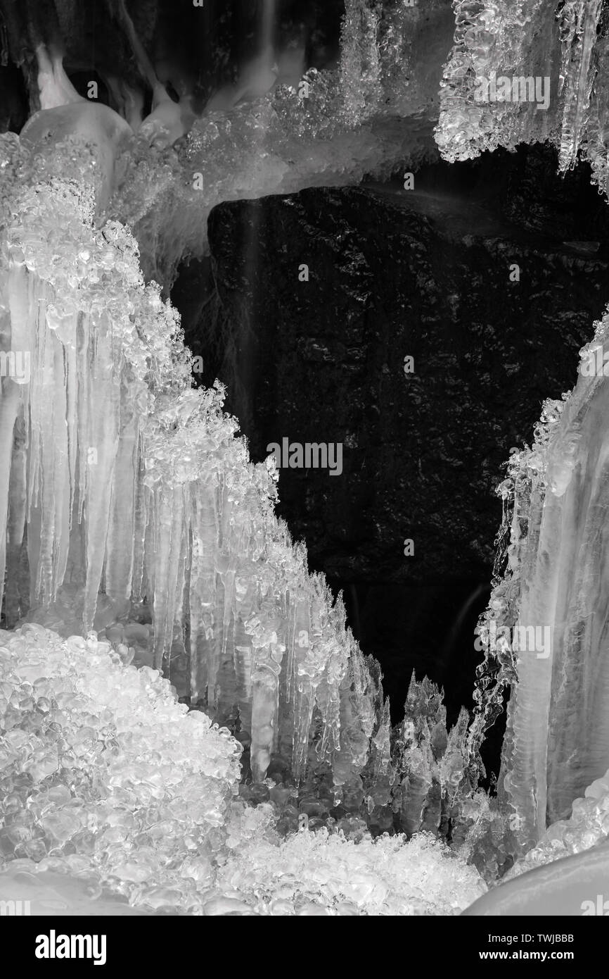 Ice dropping into water hi-res stock photography and images - Alamy
