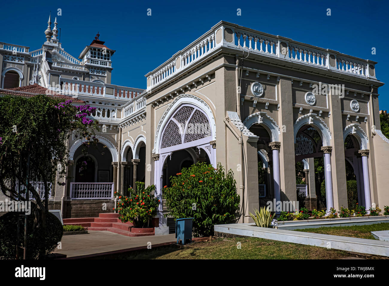Aga khan palace hi-res stock photography and images - Alamy
