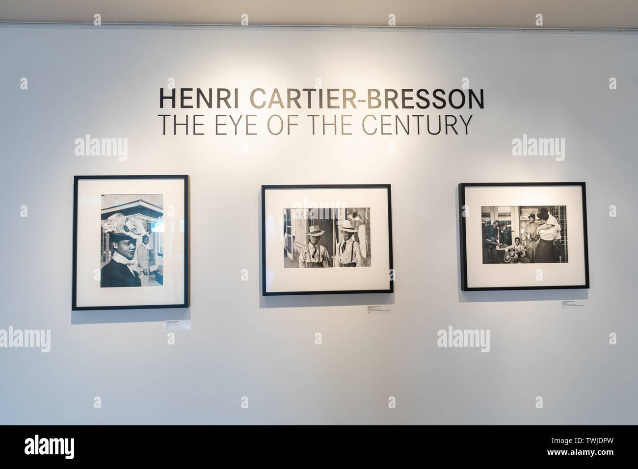 Henri cartier bresson leica hi-res stock photography and images - Alamy