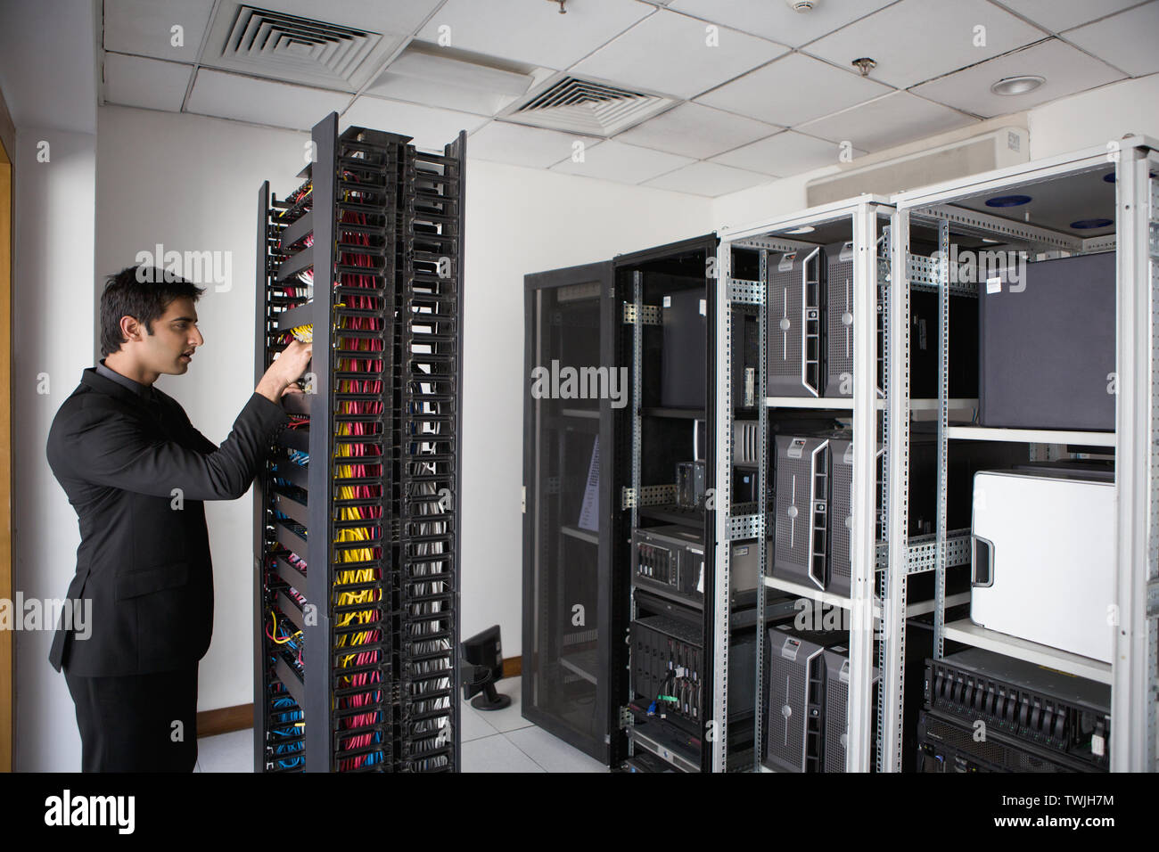 Server room hi-res stock photography and images - Alamy