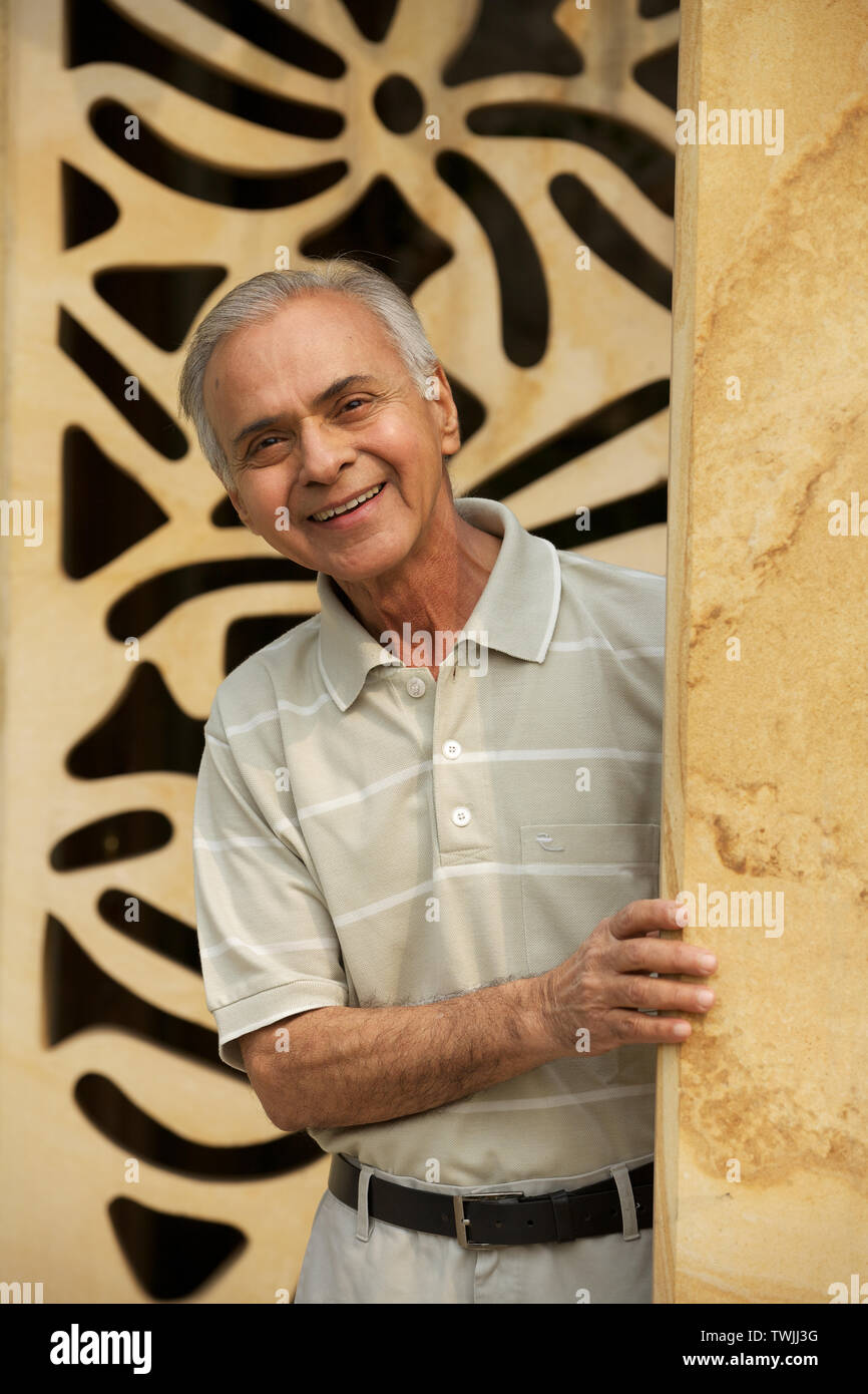 Portrait of an old man smiling Stock Photo - Alamy