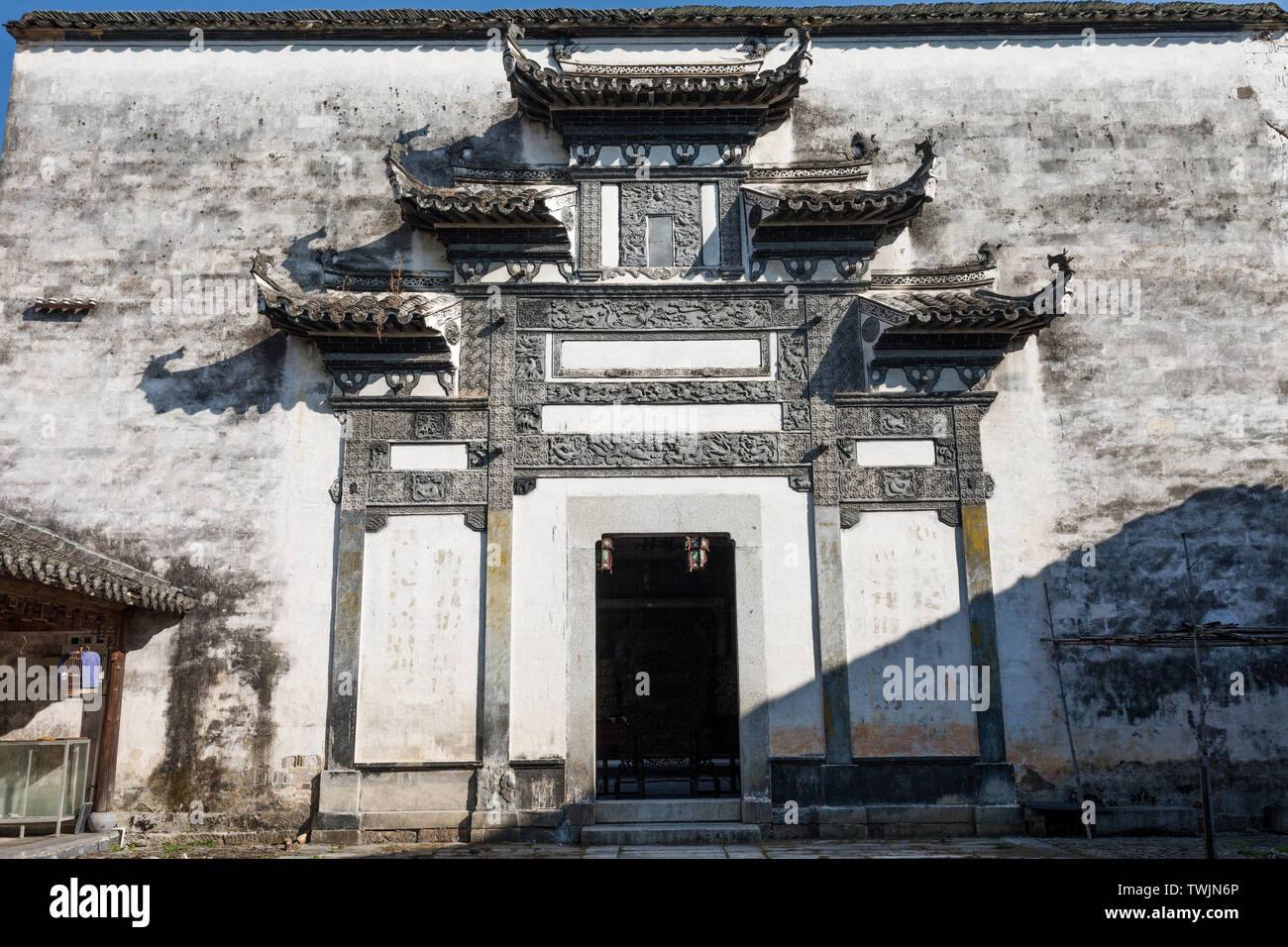 vintage chinese building exterior Stock Photo - Alamy