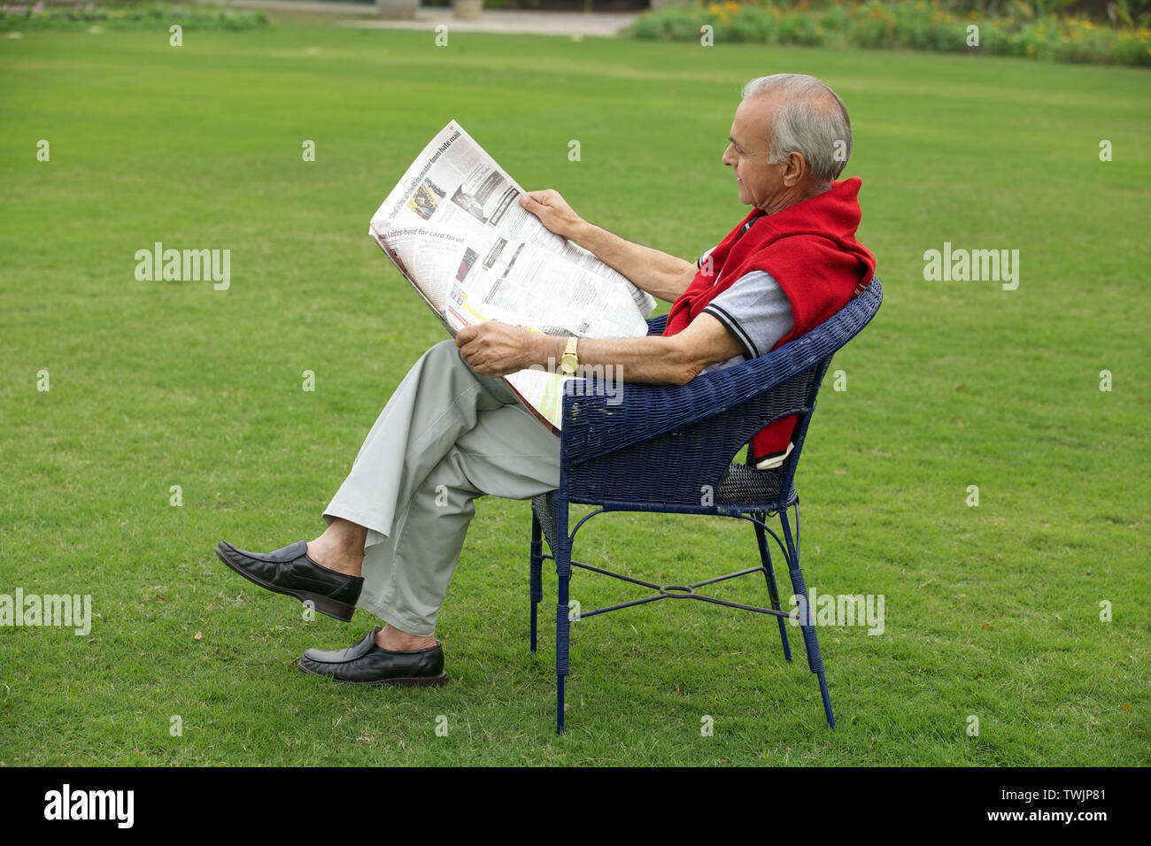 Old man reading a newspaper Stock Photo - Alamy