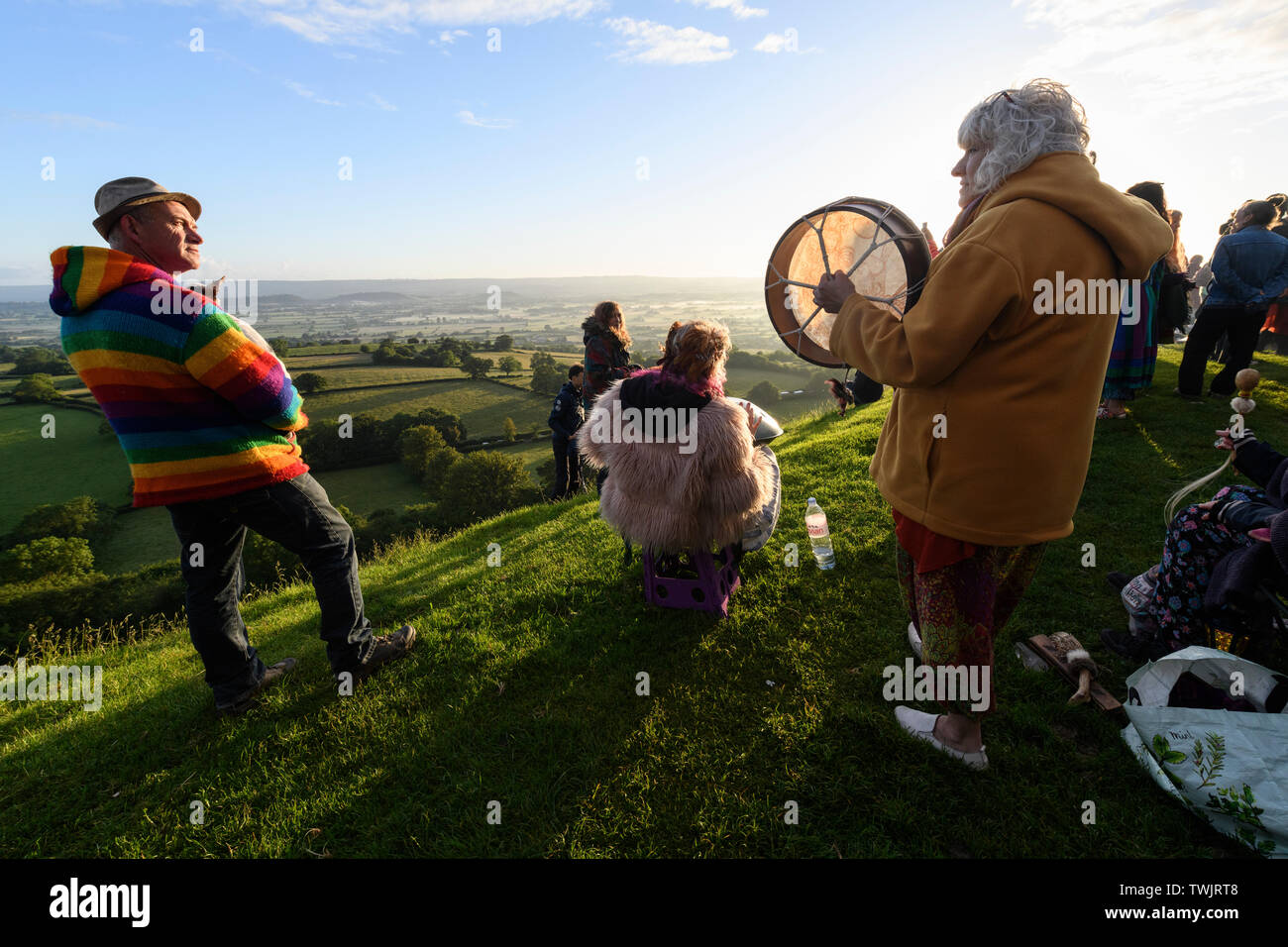 Glastonbury tor summer solstice hi-res stock photography and images - Alamy
