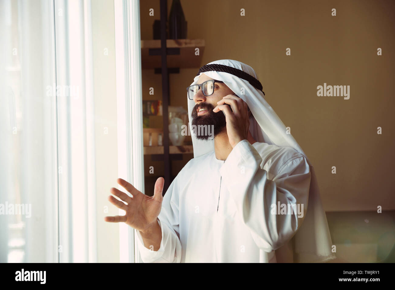 Emirati man reading hi-res stock photography and images - Alamy