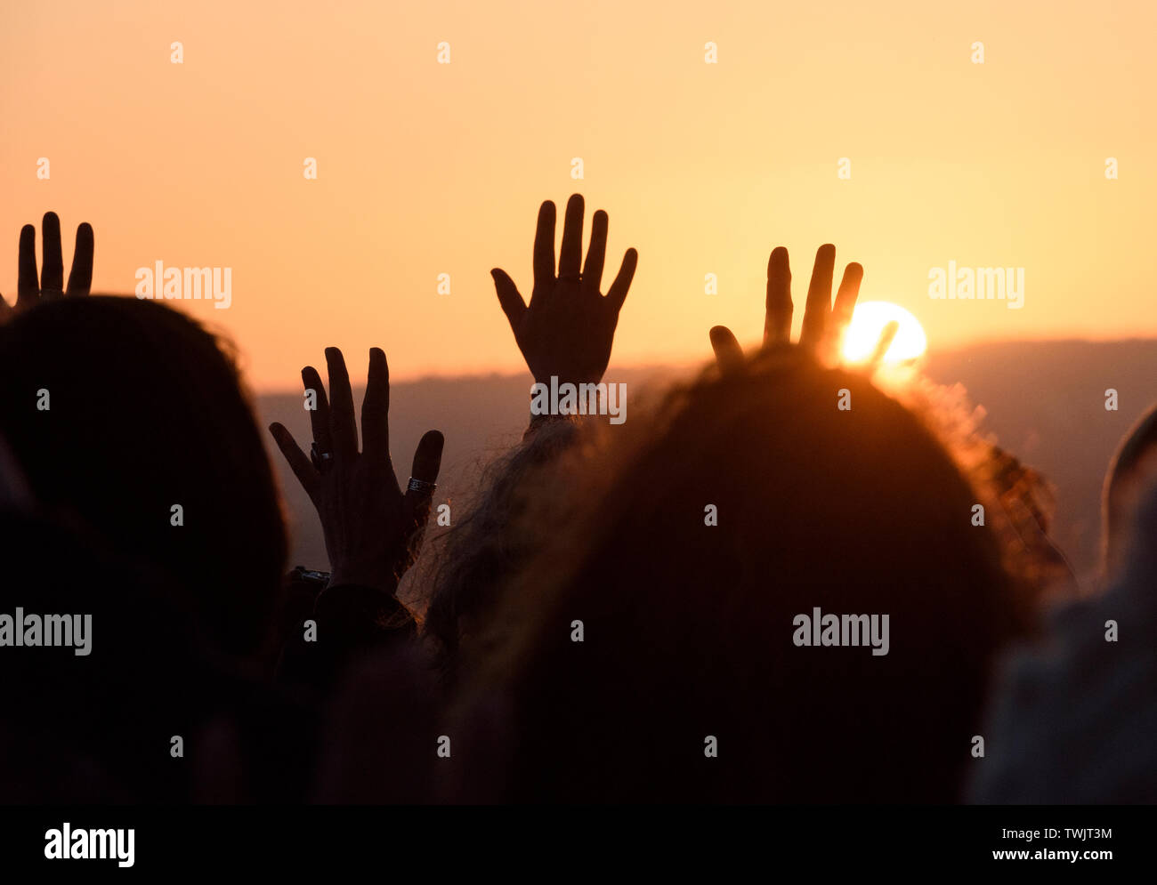 Glastonbury tor summer solstice hi-res stock photography and images - Alamy