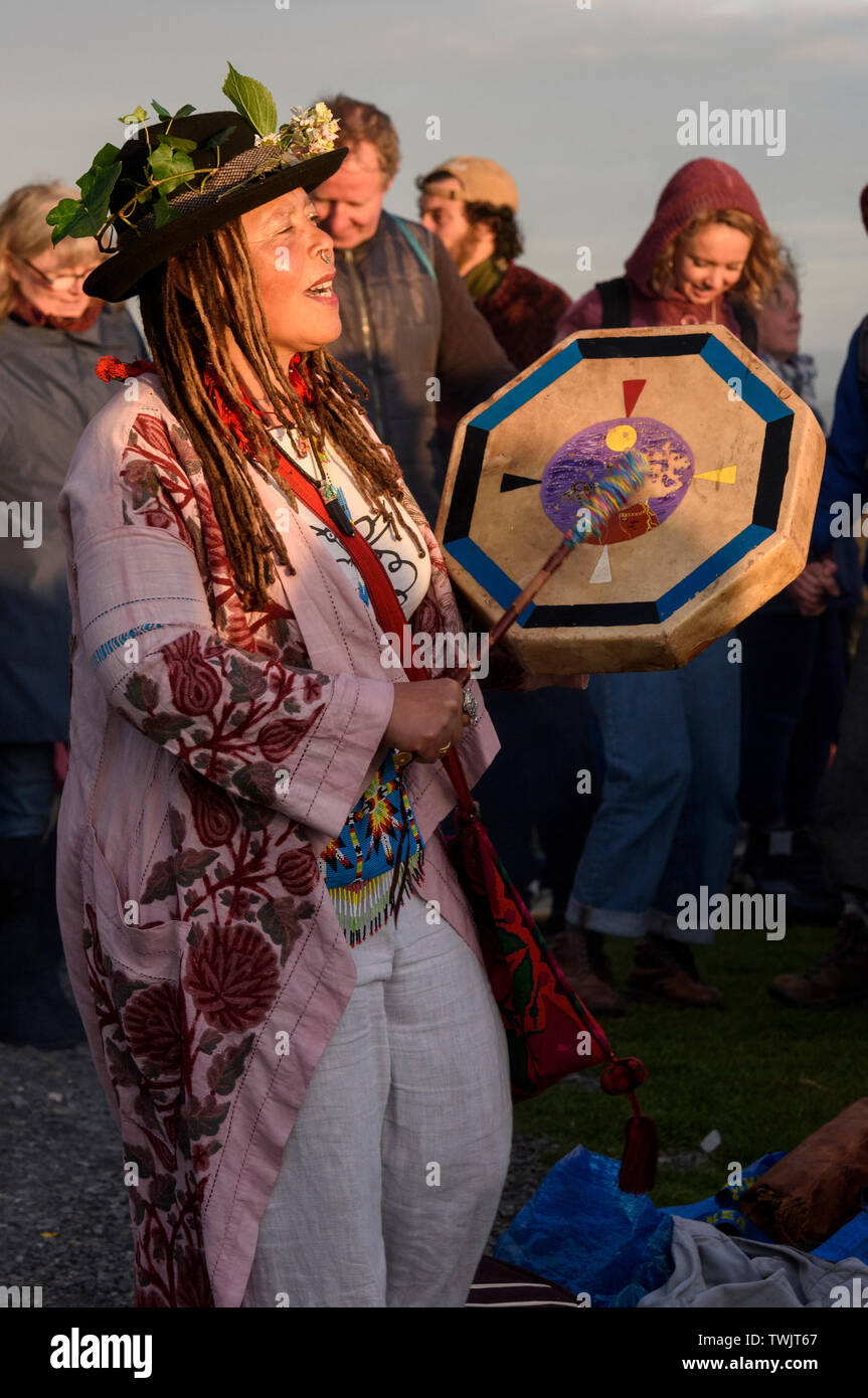 Glastonbury tor summer solstice hi-res stock photography and images - Alamy