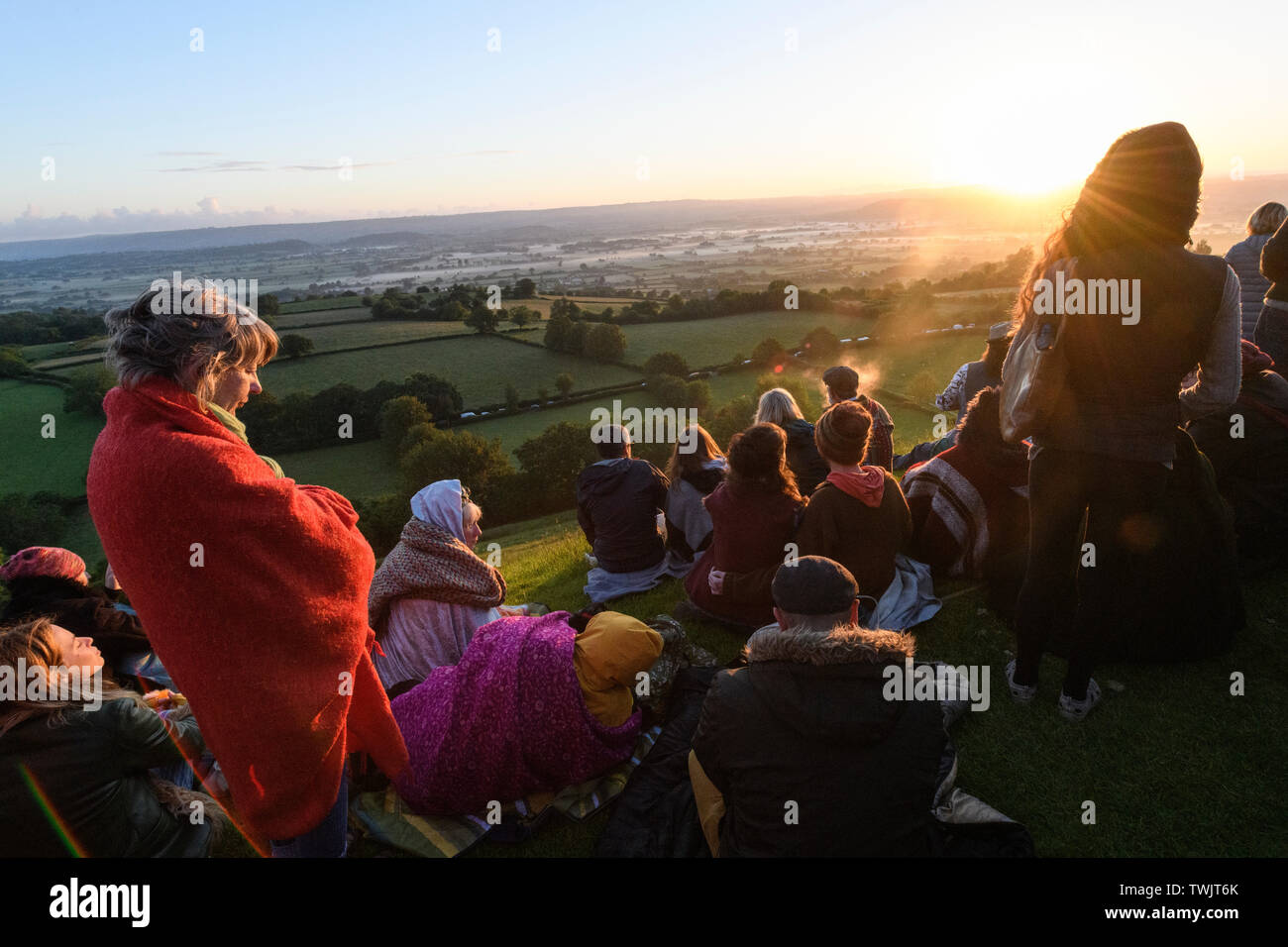 Glastonbury tor summer solstice hi-res stock photography and images - Alamy