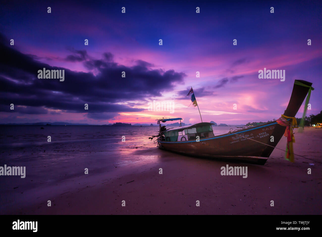 View long tailed boat hi-res stock photography and images - Alamy