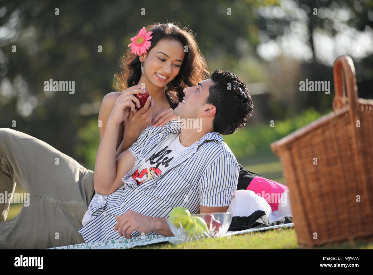 Couple having a picnic Stock Photo - Alamy