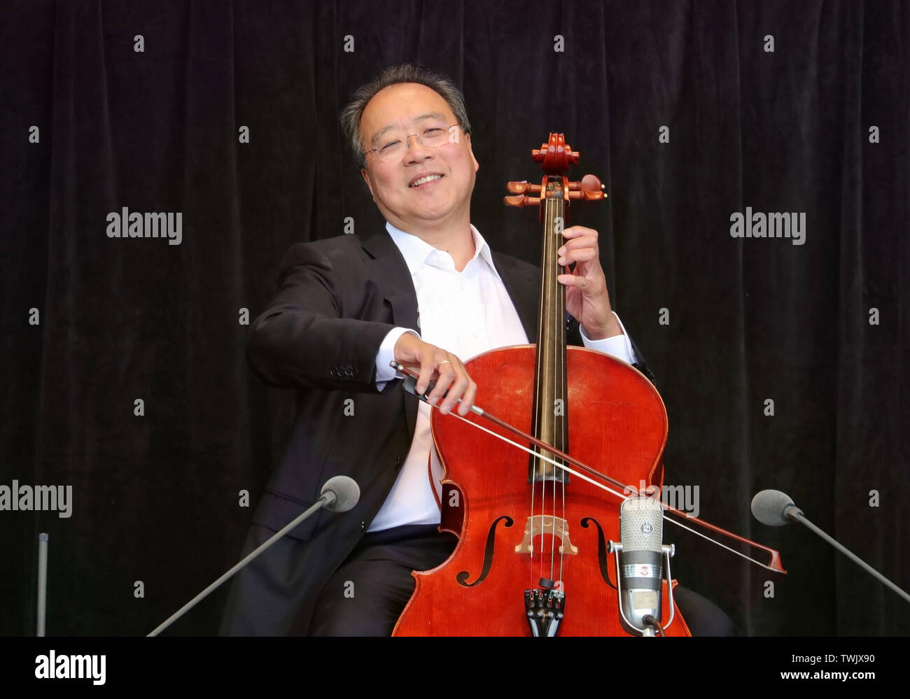 Chicago, USA. 20th June, 2019. Renowned cellist Yo-Yo Ma stages a ...