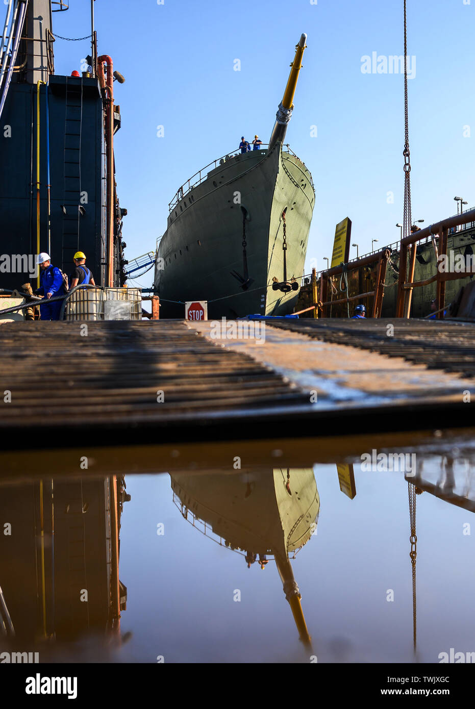 Bremerhaven, Germany. 21st June, 2019. The naval training sailing ship ...