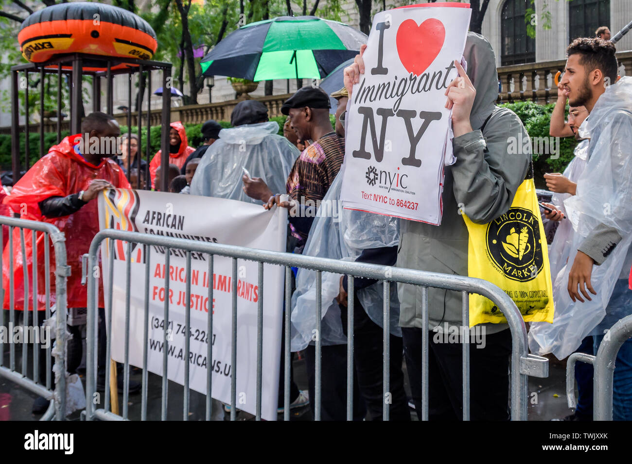 Immigrant asylum sanctuary hi-res stock photography and images - Alamy