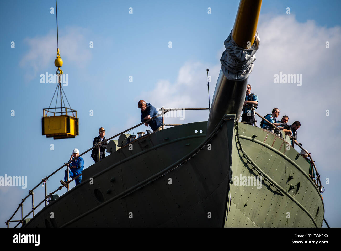 Bremerhaven, Germany. 21st June, 2019. The naval training sailing ship ...