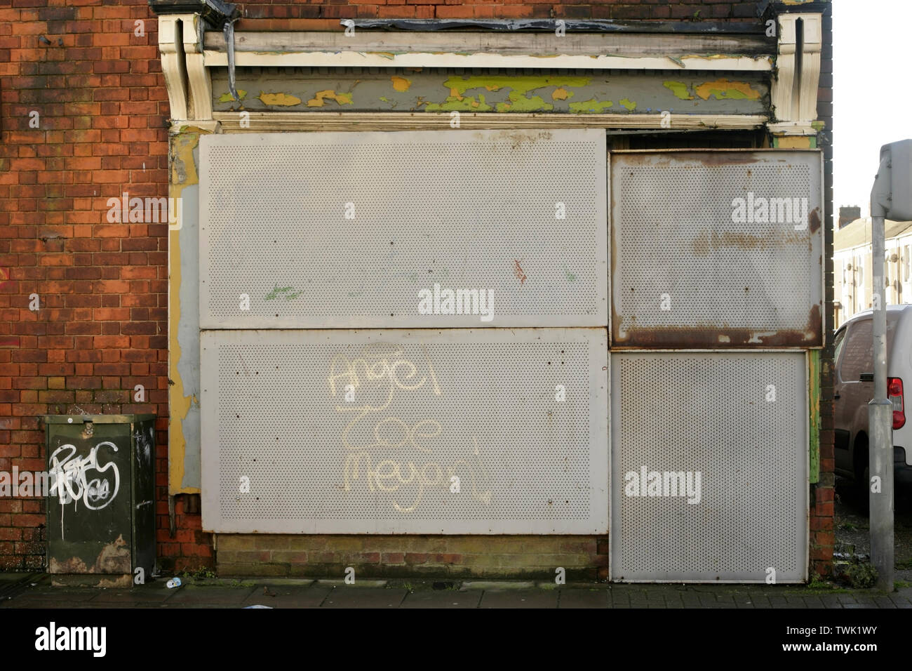 Depression shuttered shop hi-res stock photography and images - Alamy