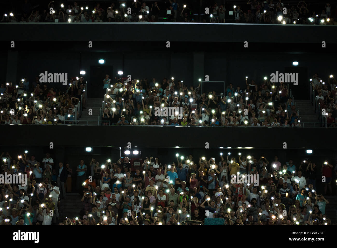 Mobile phone lights crowd hi-res stock photography and images - Alamy