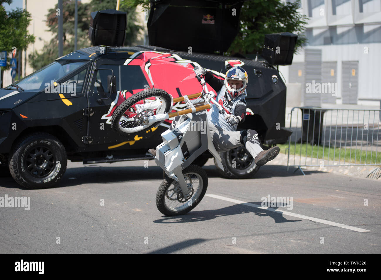Motorcycle stunt riding hi-res stock photography and images - Alamy