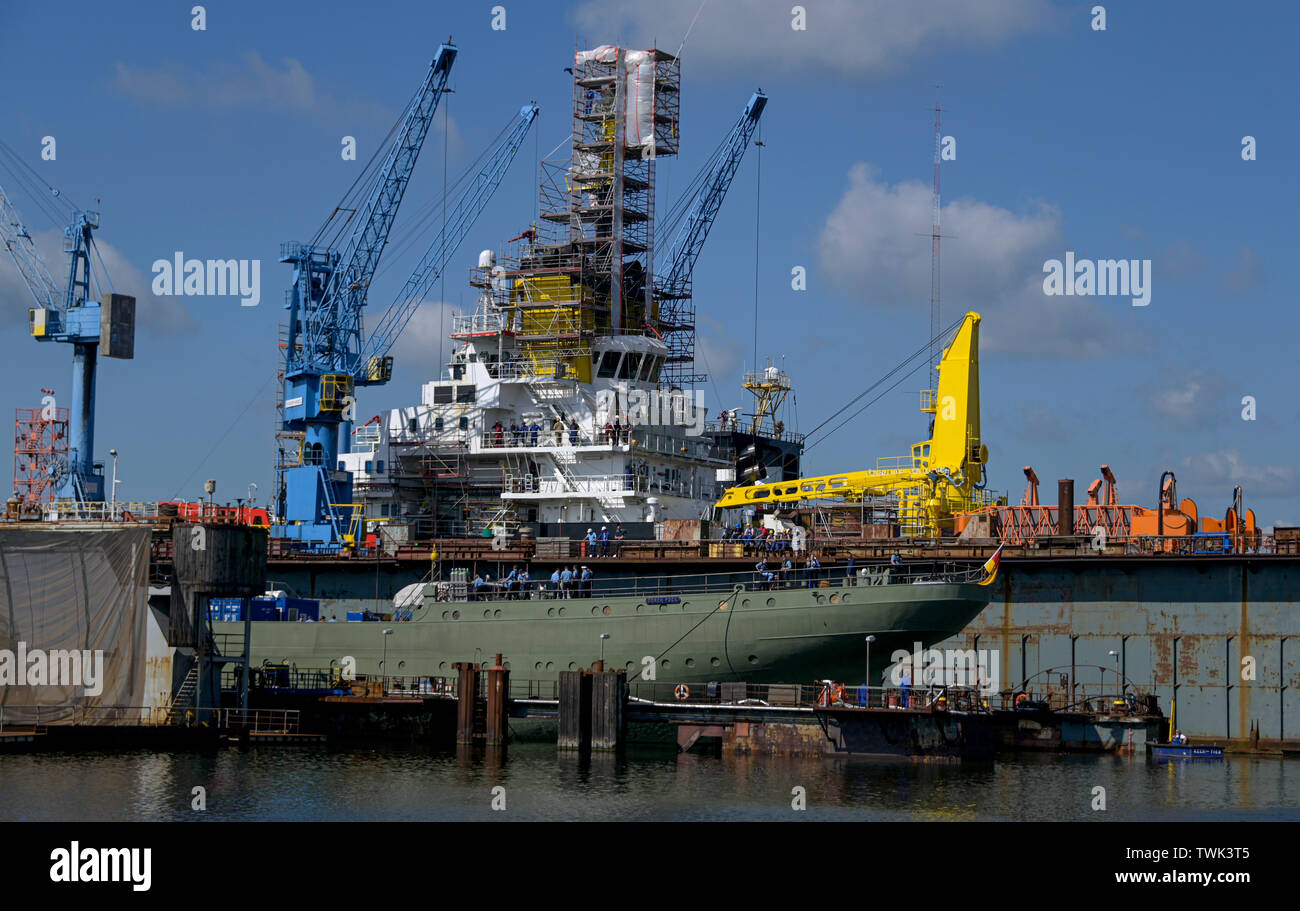 Bremerhaven, Germany. 21st June, 2019. The naval training sailing ship ...