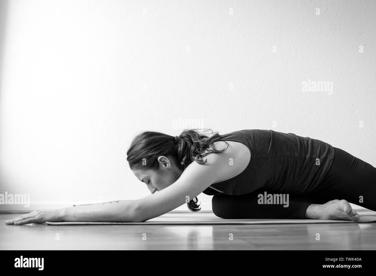 Swan yin yoga pose hi-res stock photography and images - Alamy