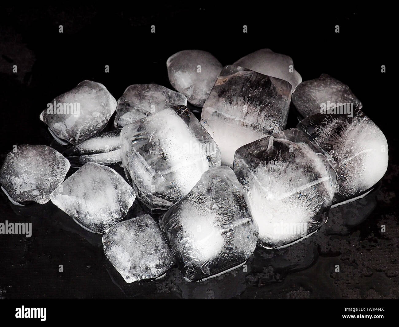 Crushed ice cubes hi-res stock photography and images - Alamy