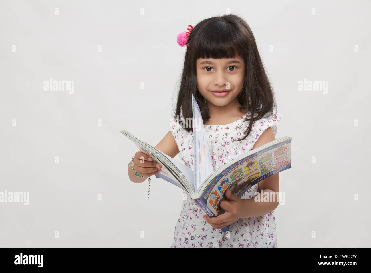 Portrait of a girl reading a book Stock Photo - Alamy