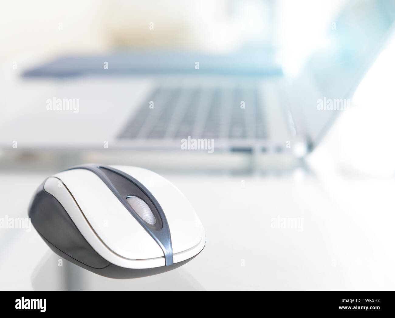 Computer wireless mouse hi-res stock photography and images - Alamy