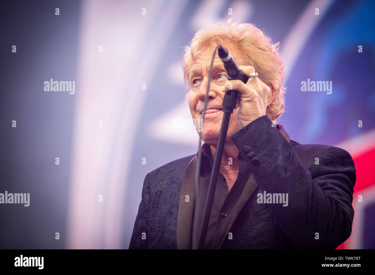 Robert hart singer hi-res stock photography and images - Alamy