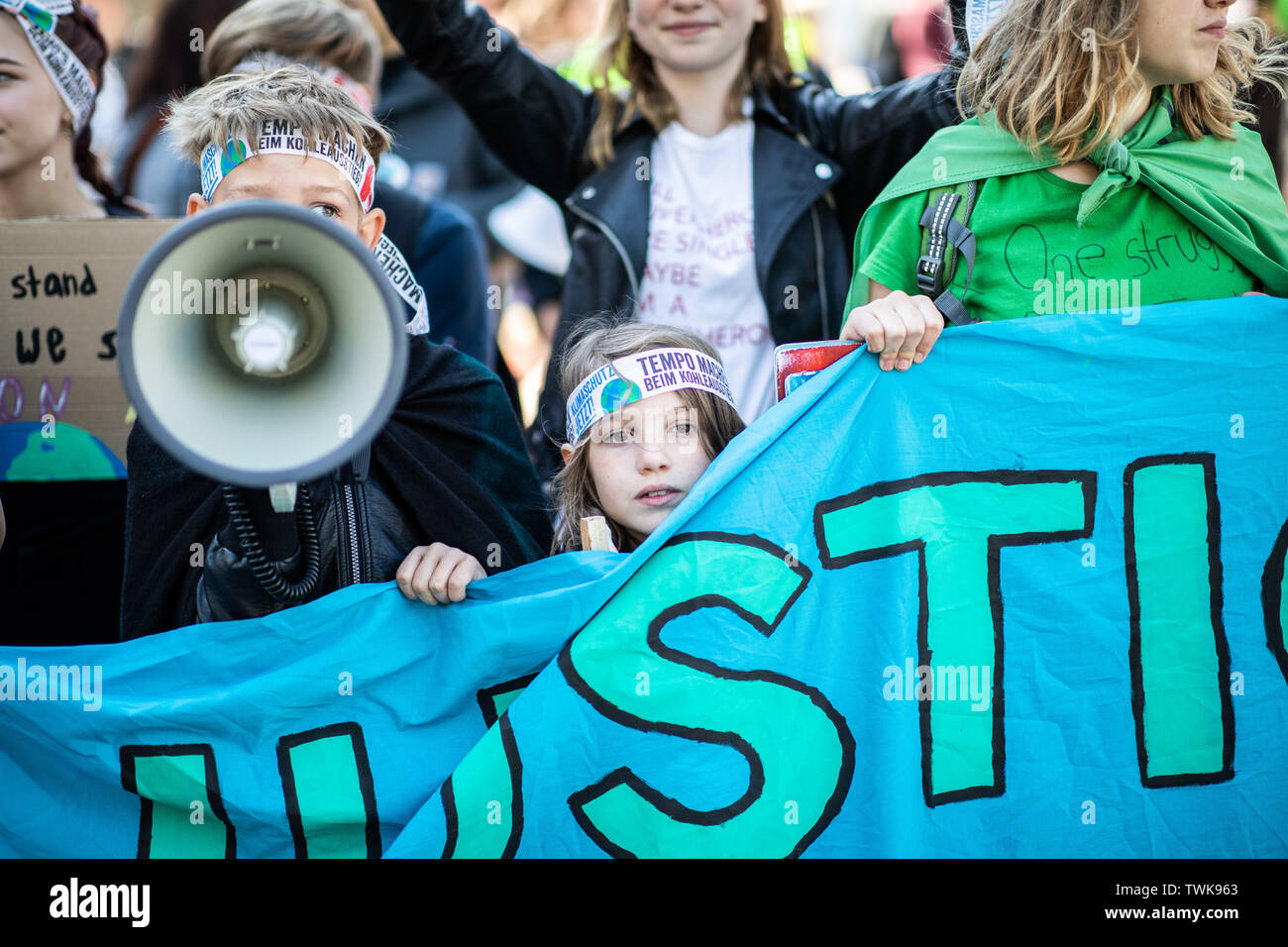 Aachen, Germany. 21st June, 2019. Young participants of the climate ...