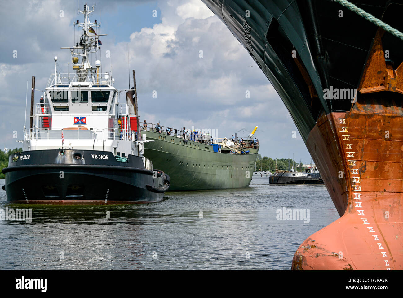 Bremerhaven, Germany. 21st June, 2019. The naval training ship "Gorch ...