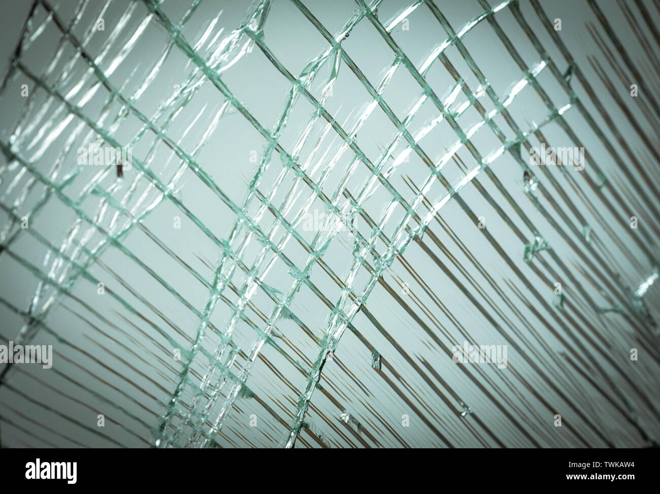 Cracked mirror hi-res stock photography and images - Alamy