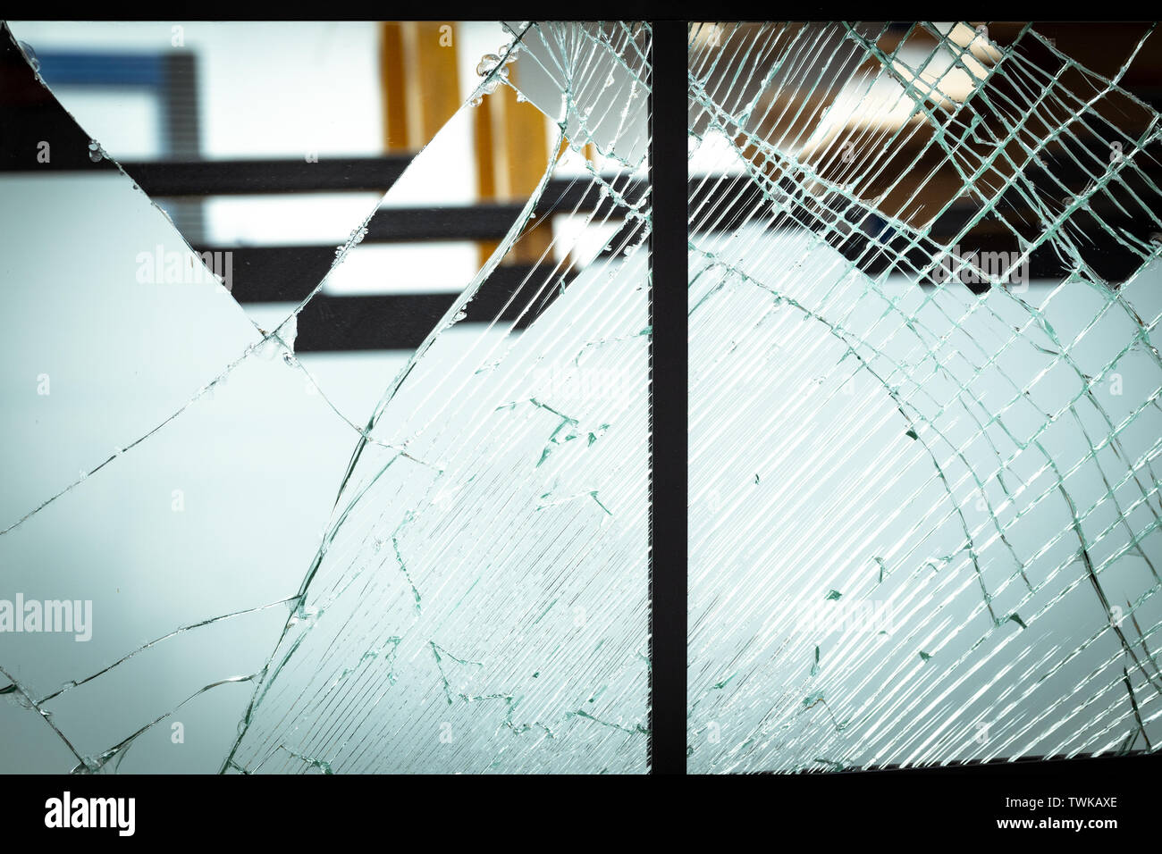 Cracked mirror hi-res stock photography and images - Alamy