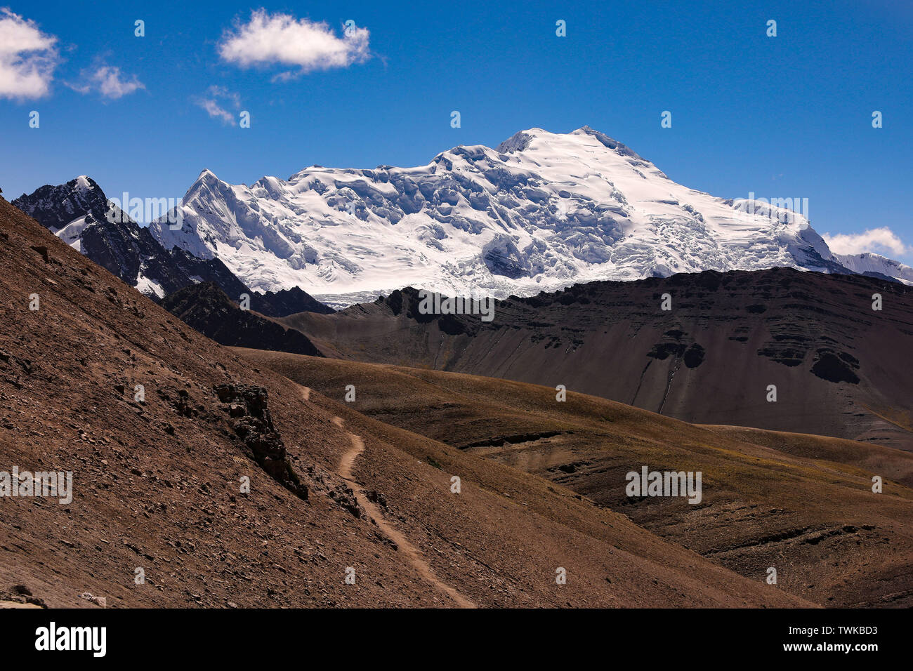 Rainbow Montain, Peru. 02nd May, 2019. The snow-covered Ausangate ...