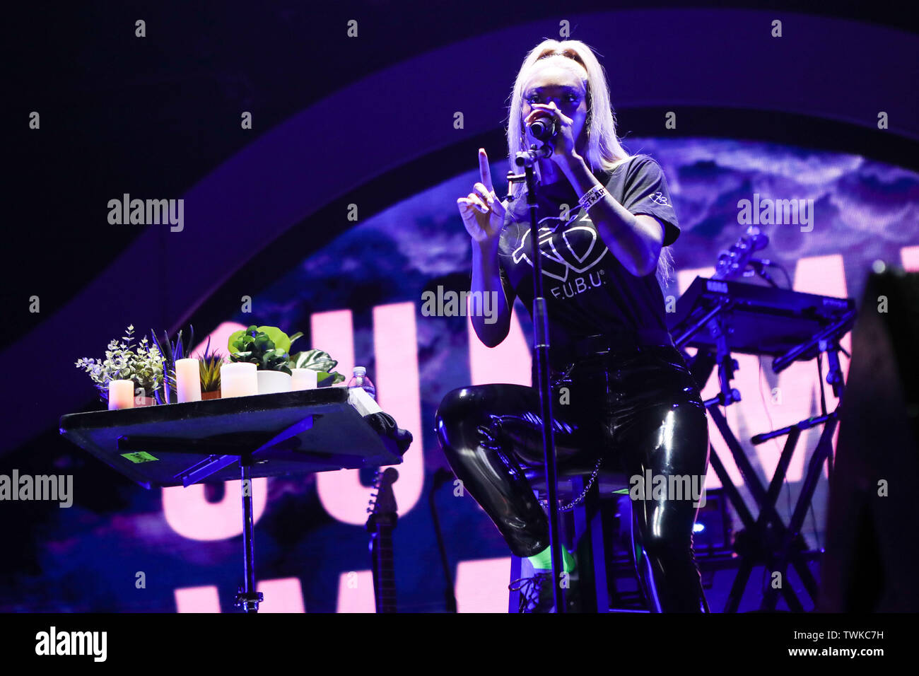 LOS ANGELES, CALIFORNIA, USA - JUNE 20: Singer Summer Walker performs ...