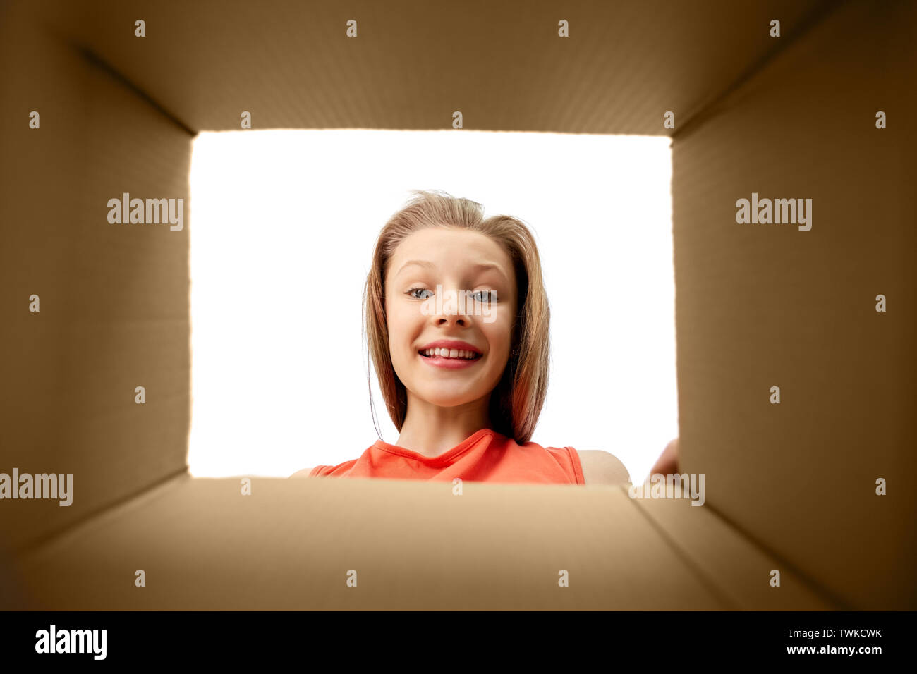 happy surprised girl looking into gift box Stock Photo - Alamy