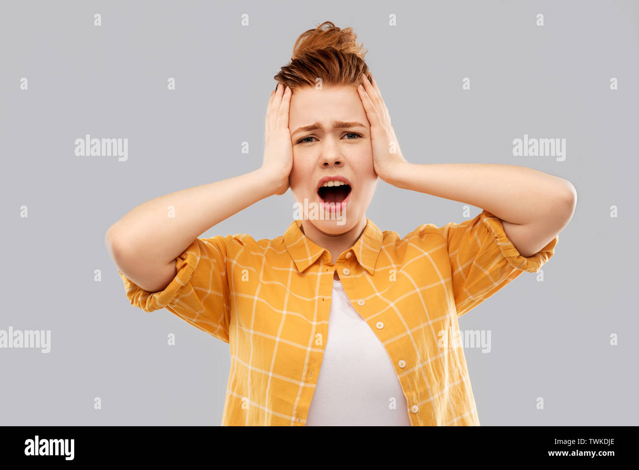 terrified red haired teenage girl screaming Stock Photo - Alamy